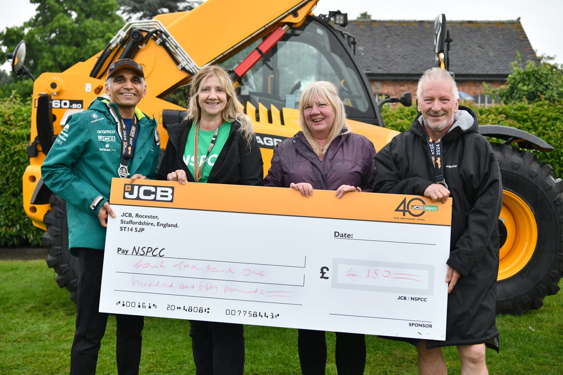More than 360 runners in JCB race - Profi
