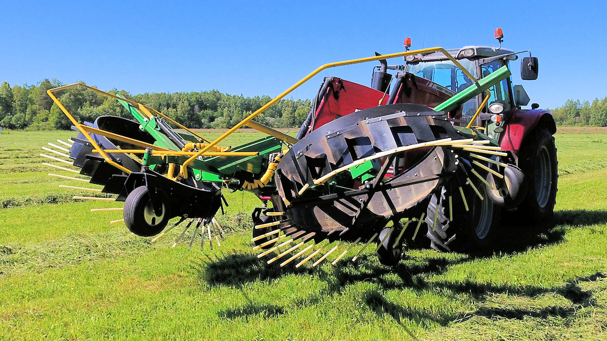 Bale Baron UK takes on Agronic front rakes - Profi