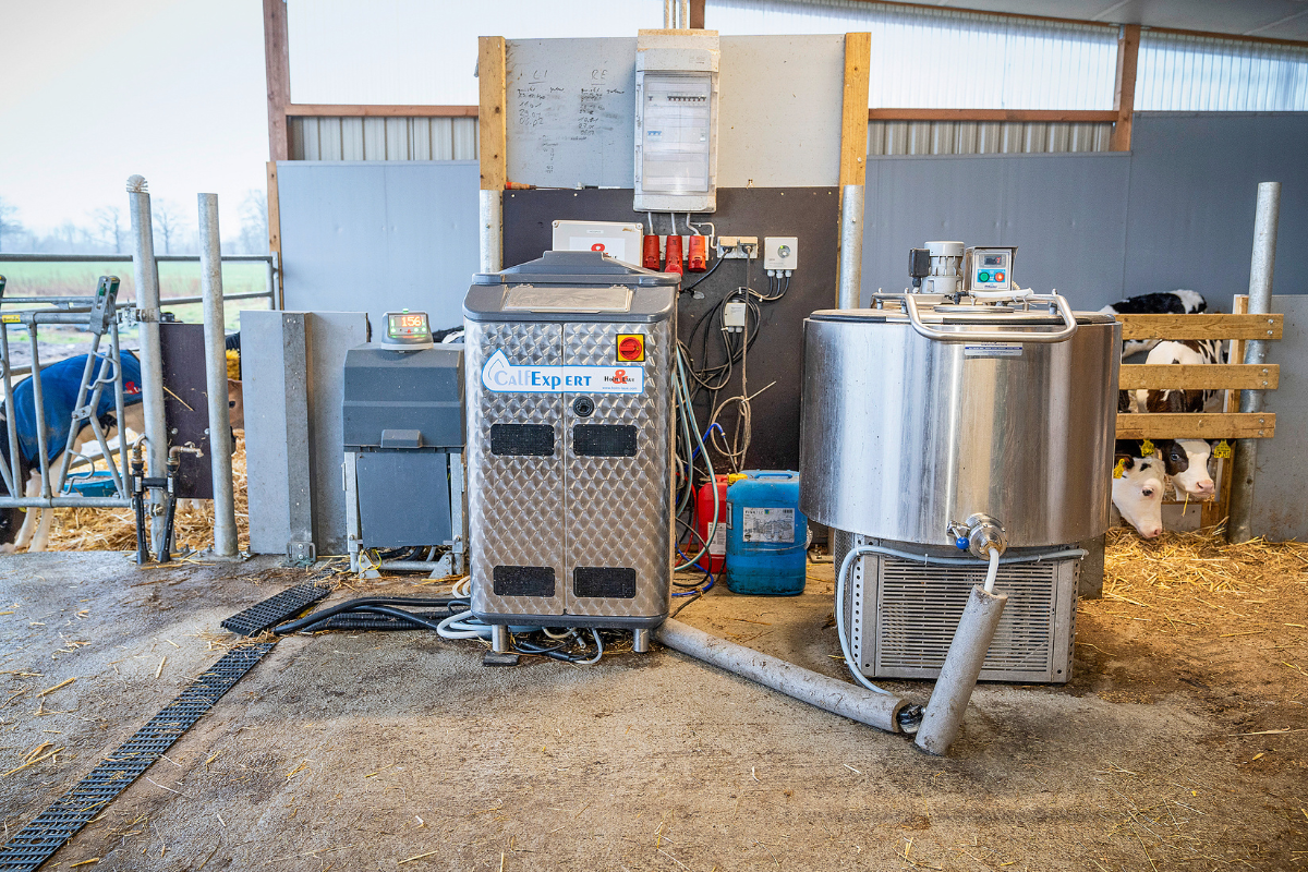 Holm & Laue CalfExpert automated calf feeder: Whole-milk calf feeder - Profi