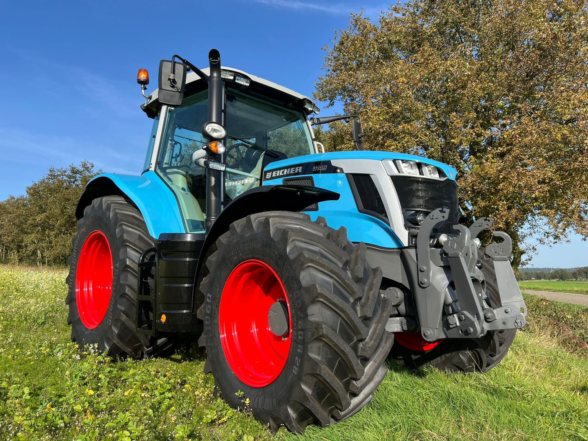Massey tractor in Eicher colours - Profi