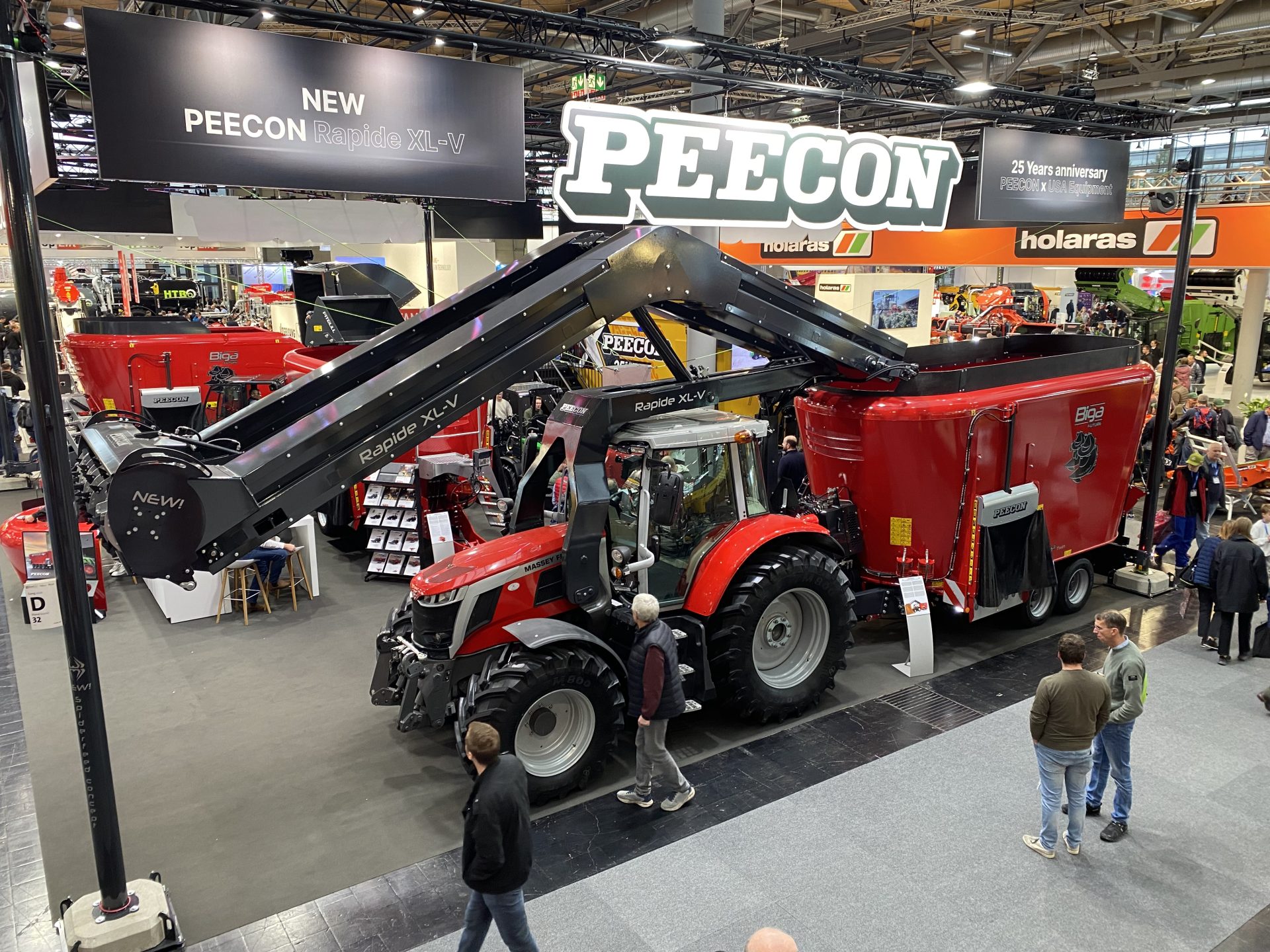 Peecon self-propelled mixer wagon - Profi