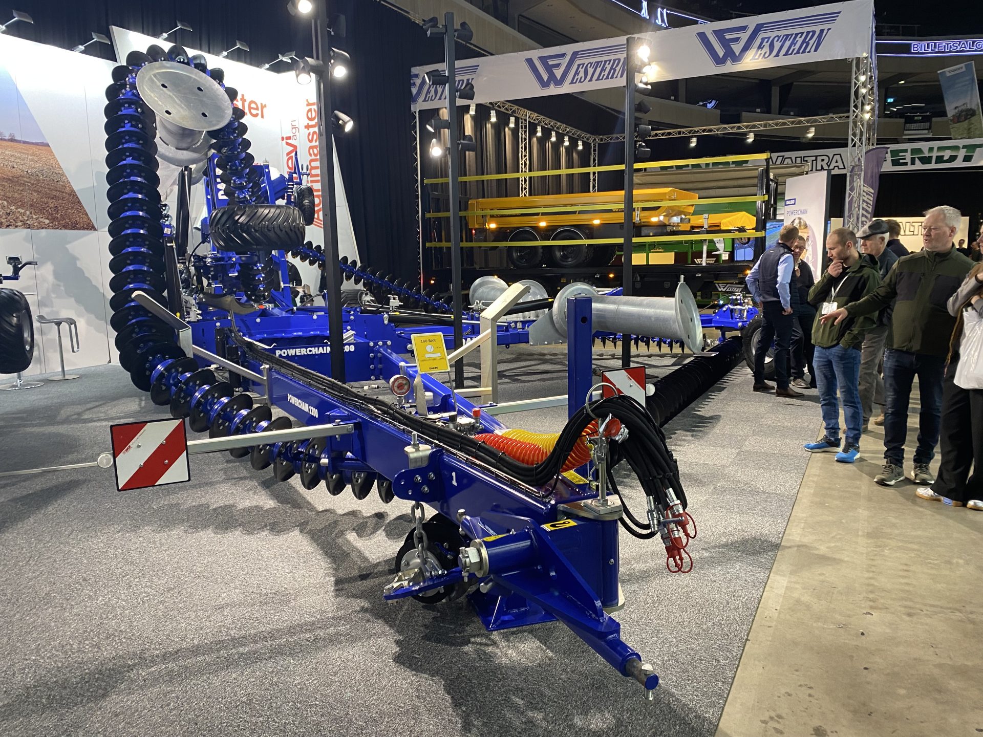 AGROMEK: Dalbo shows 12m Powerchain - Profi