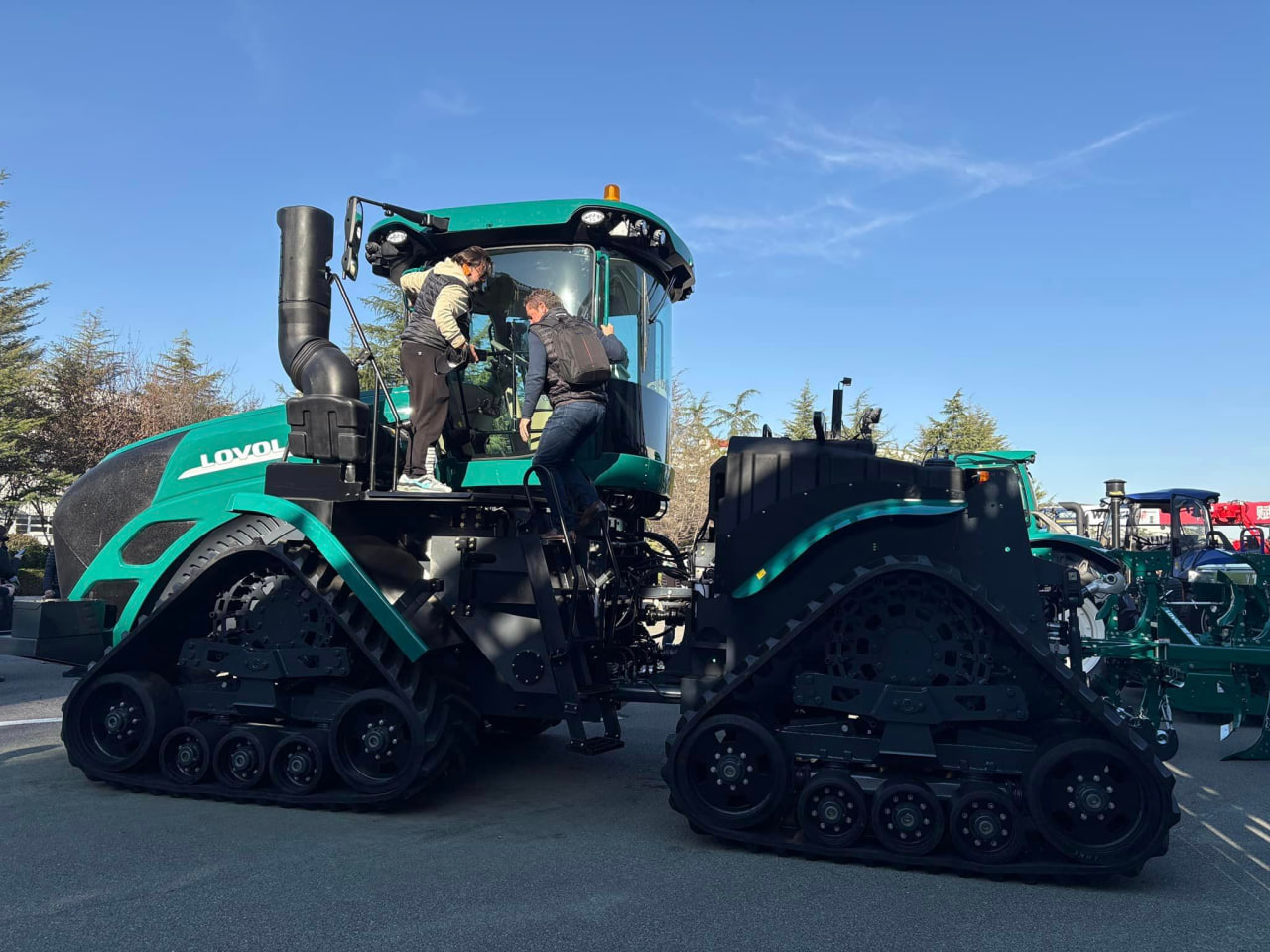 Lovol previews first tracked tractor - Profi