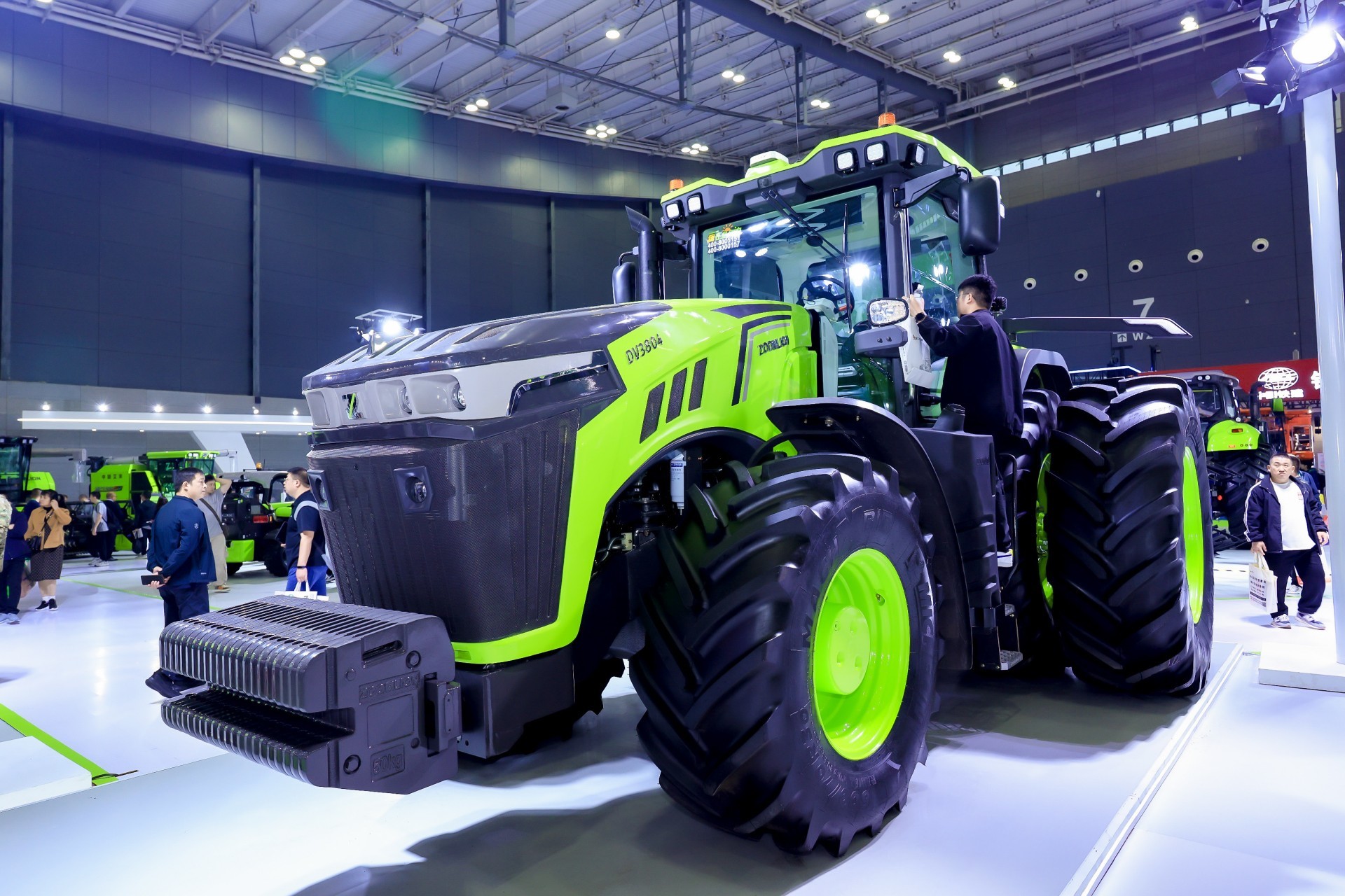 Zoomlion shows 400hp hybrid tractor - Profi