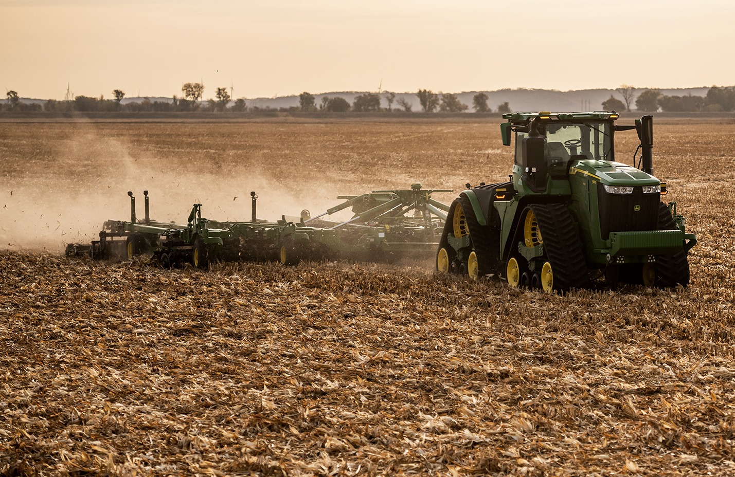 John Deere shows autonomous 9RX - Profi