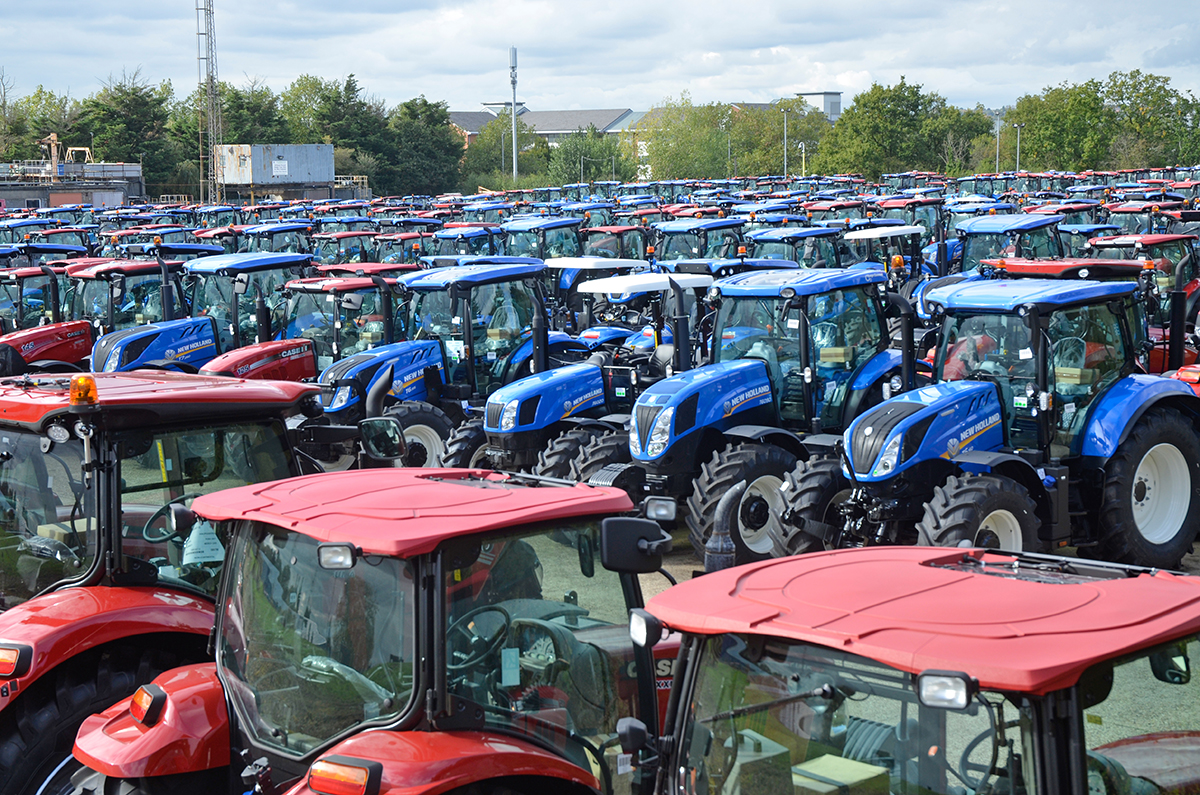 New Holland Basildon tractor plant: Big and blue in Basildon - Profi