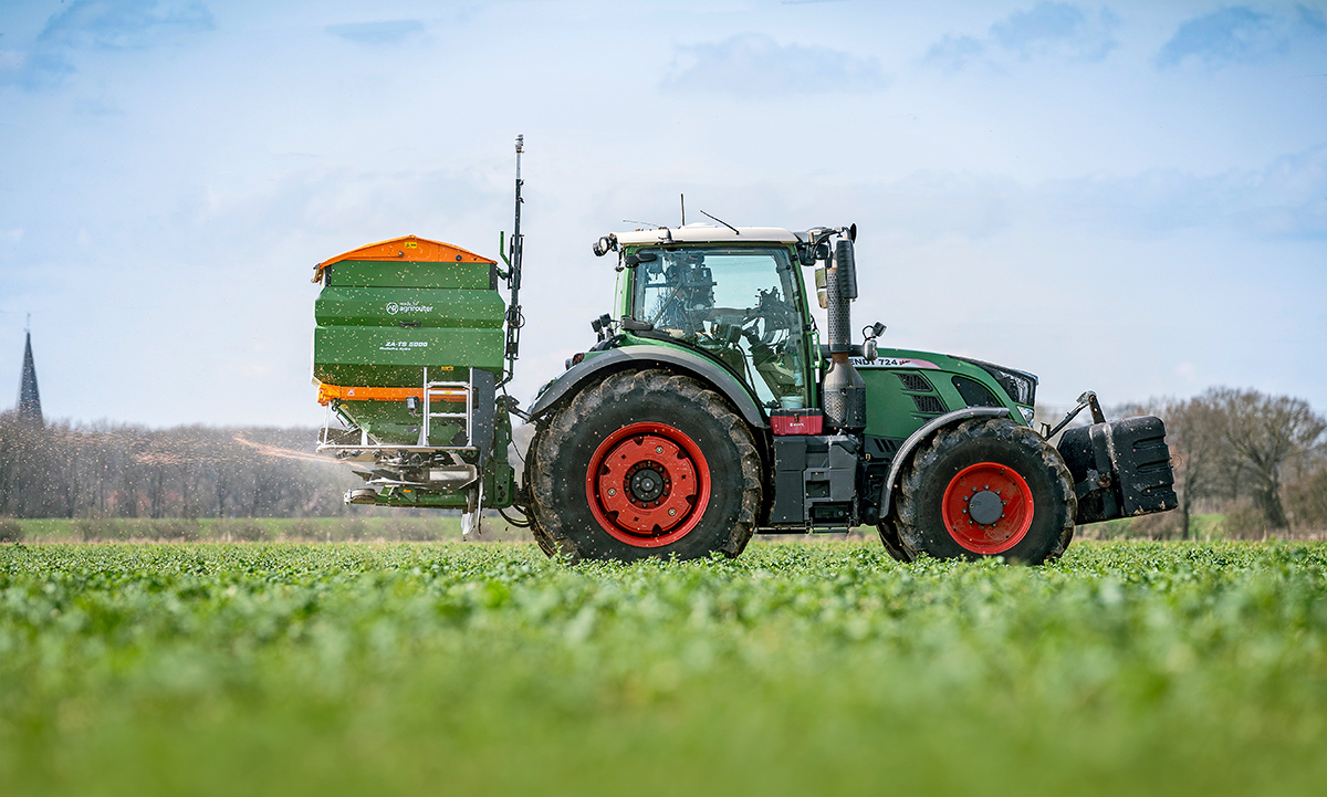 Amazone ZA-TS 5000 fertiliser spreader: Big, bigger ZA-TS - Profi