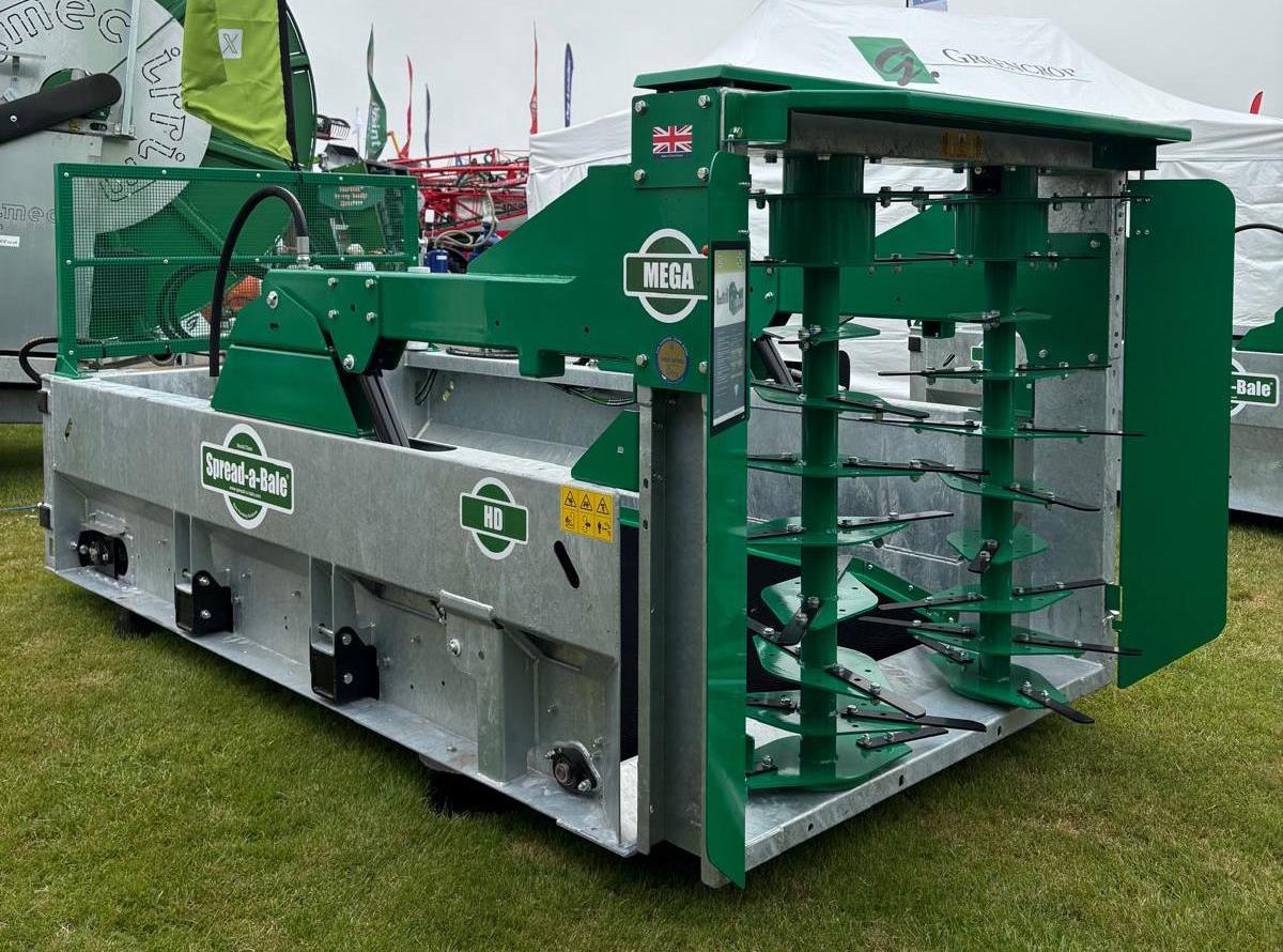 Spread-a-Bale Mega straw spreader - Profi