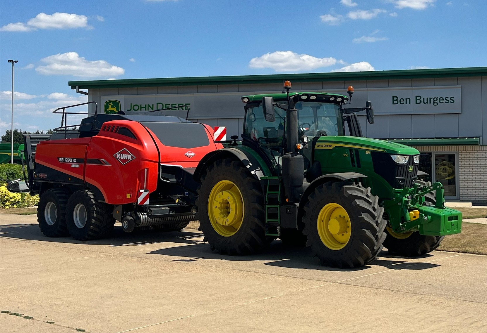 Ben Burgess joins Kuhn big baler network - Profi