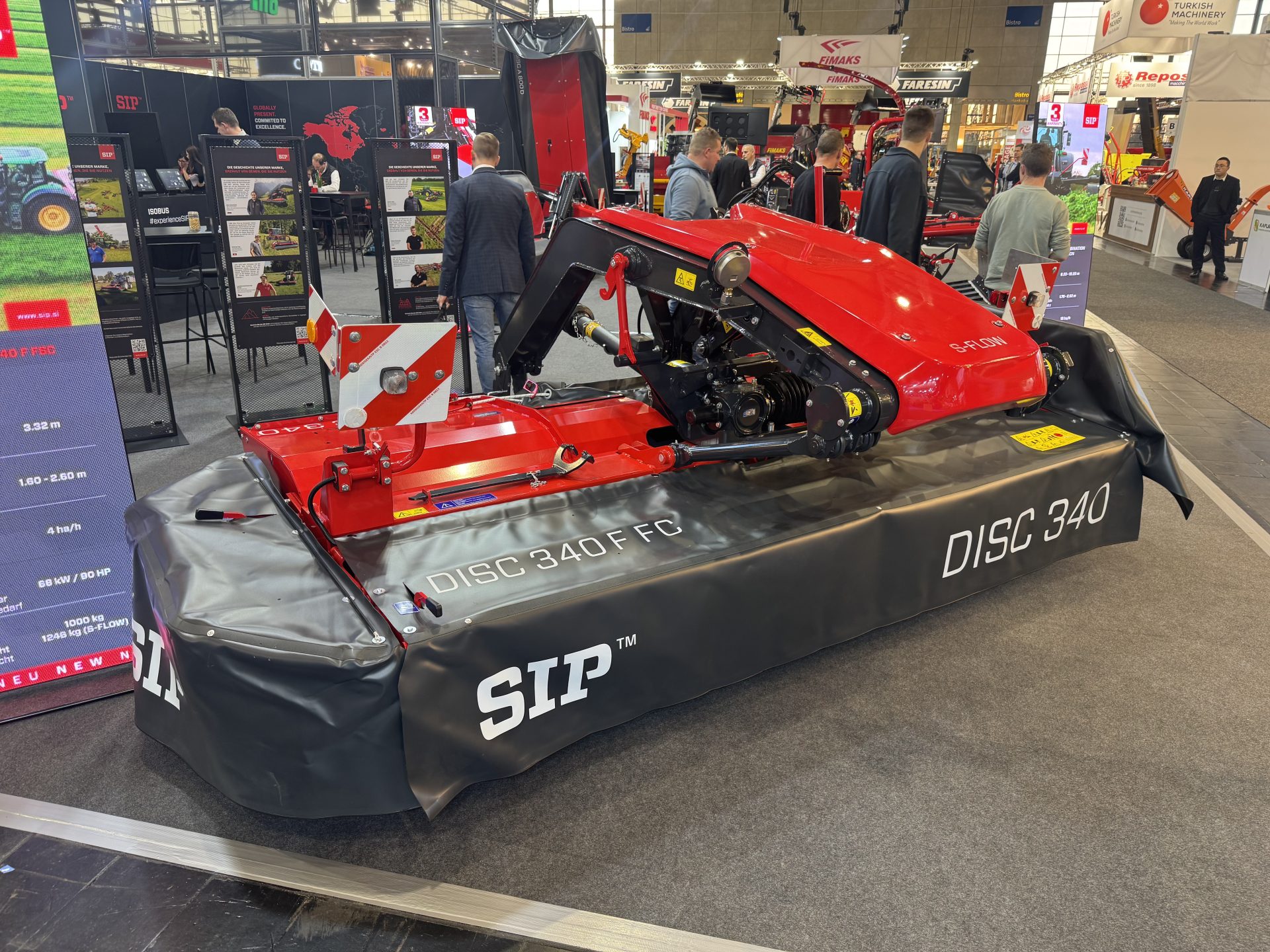 More Sip mowers and its biggest tedder - Profi