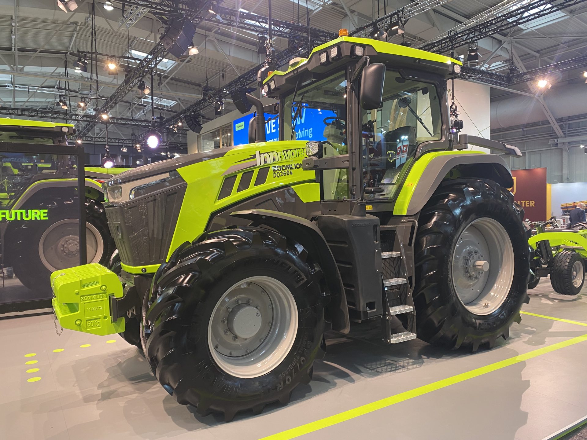 Zoomlion shows hybrid tractors and a combine - Profi