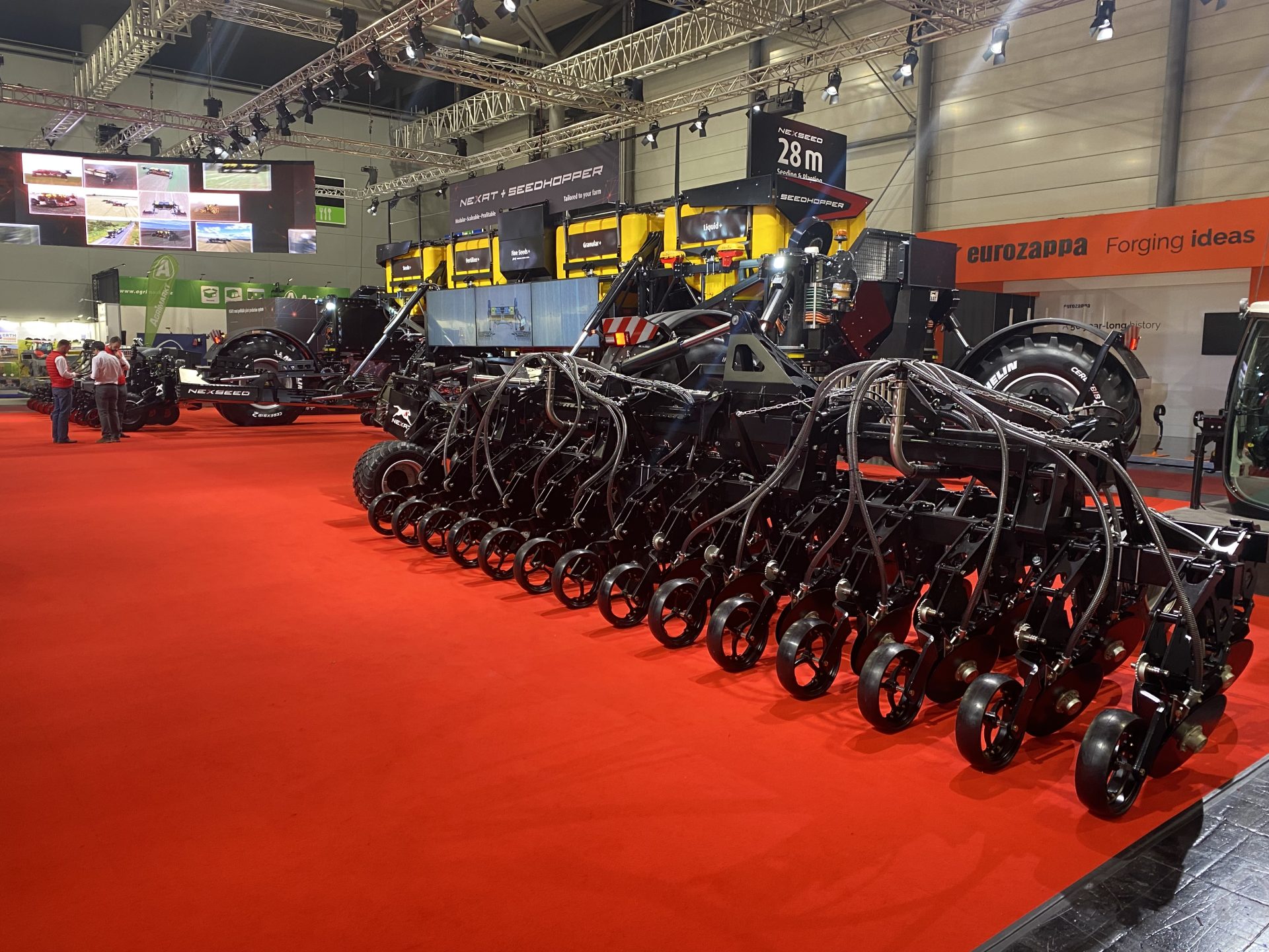 Nexat gantry with 28m planter - Profi