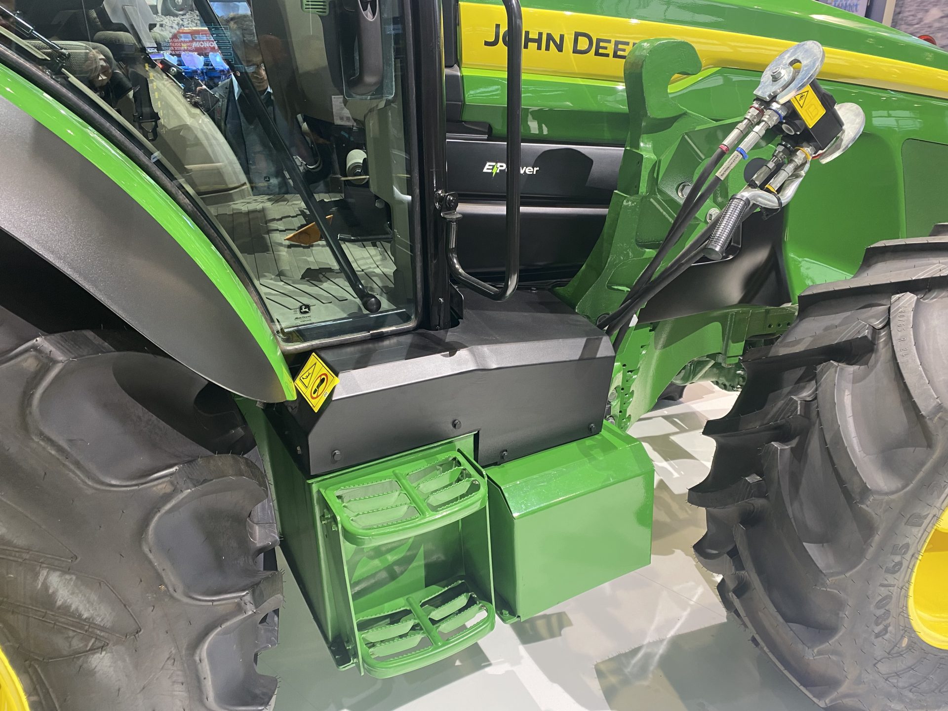 European debut for John Deere electric tractor - Profi