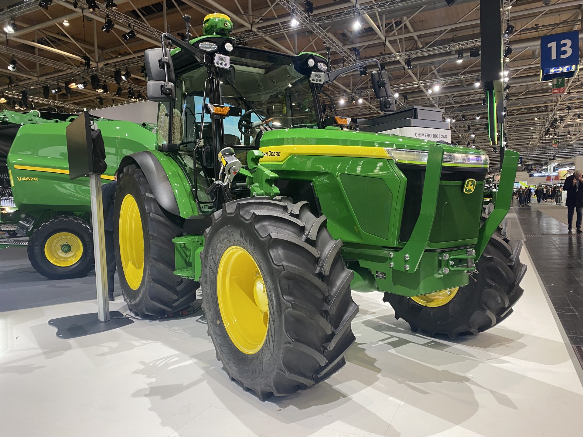 European debut for John Deere electric tractor - Profi