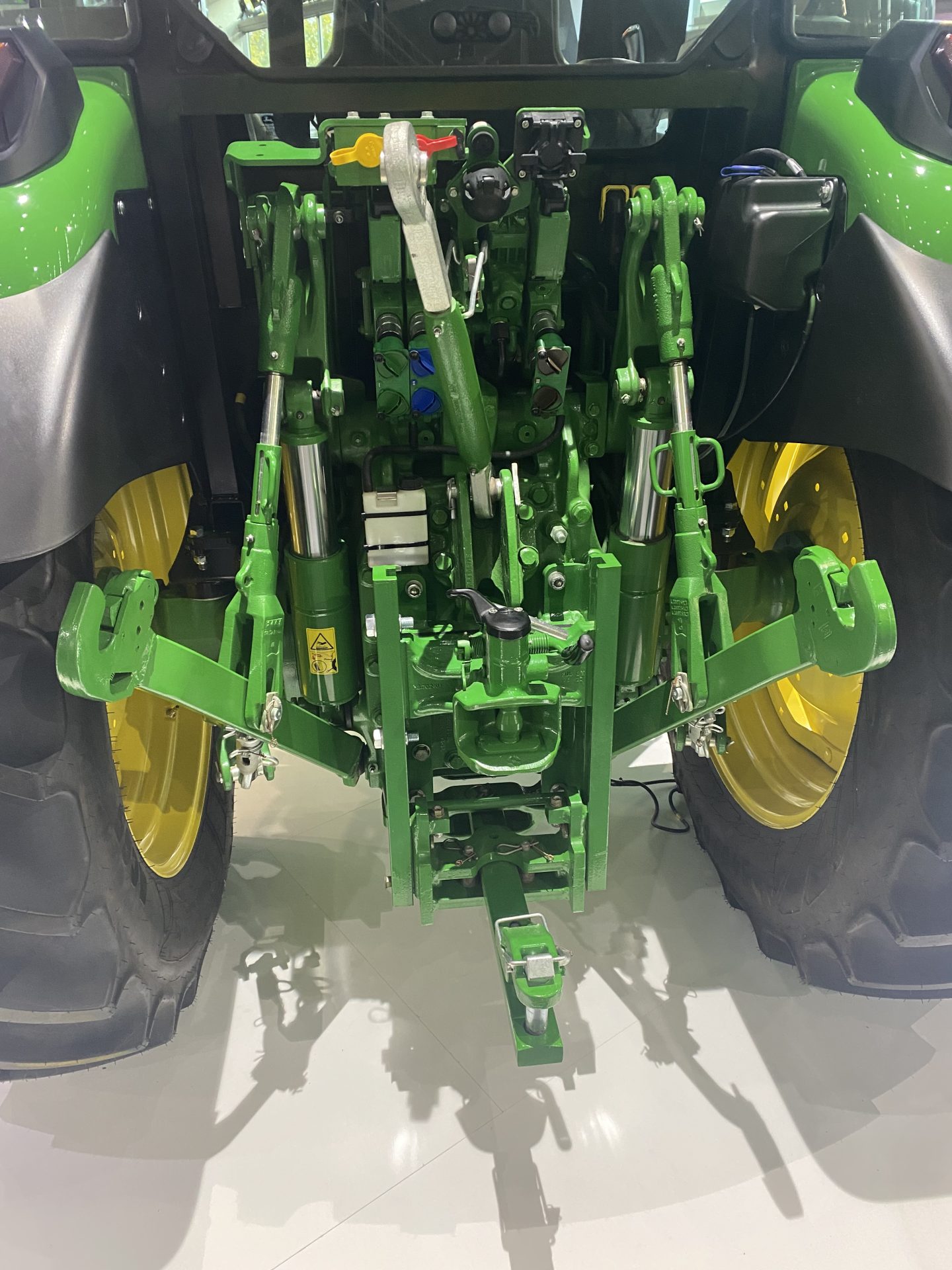 European debut for John Deere electric tractor - Profi