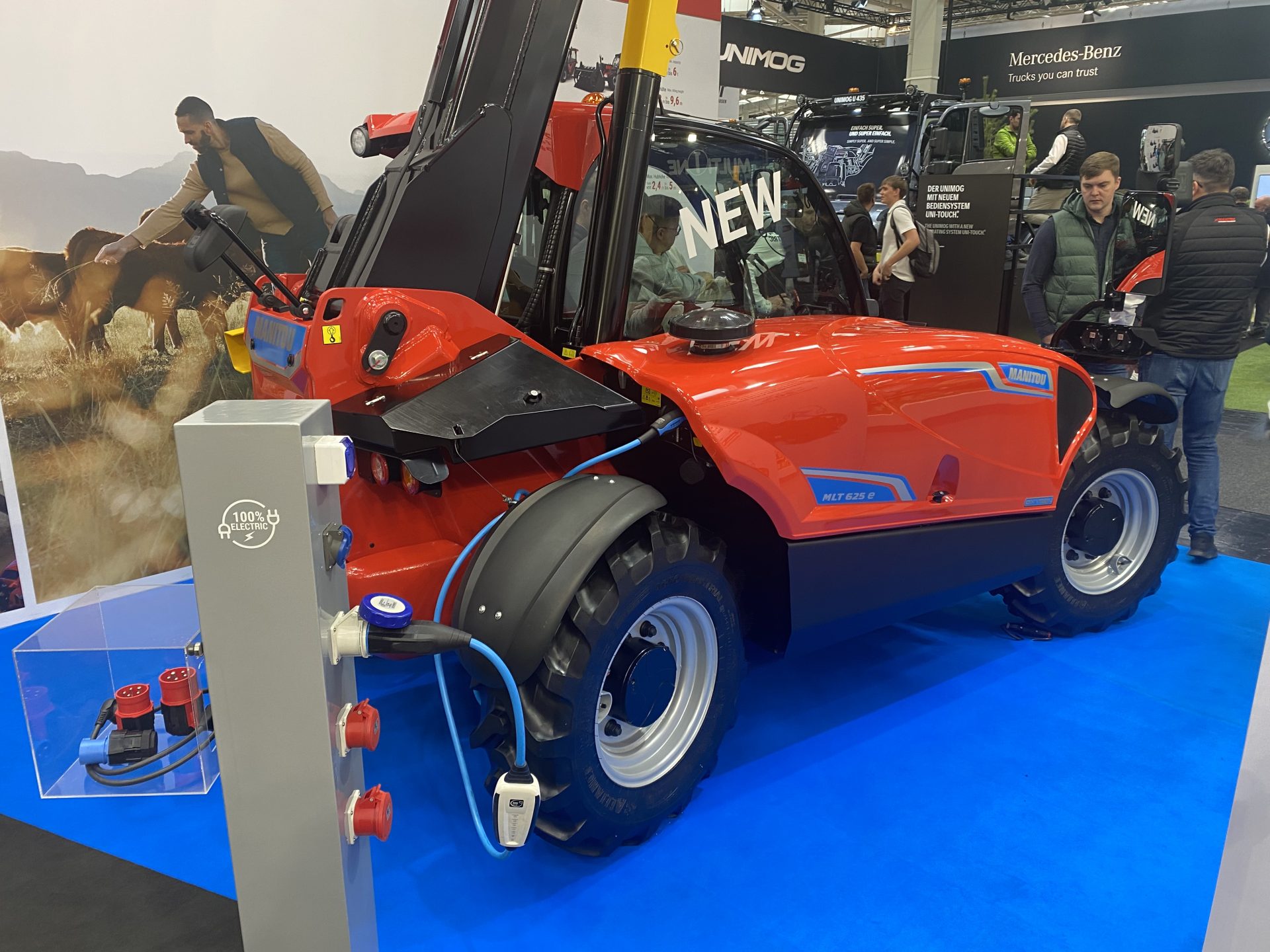 Manitou shows electric telehandler - Profi