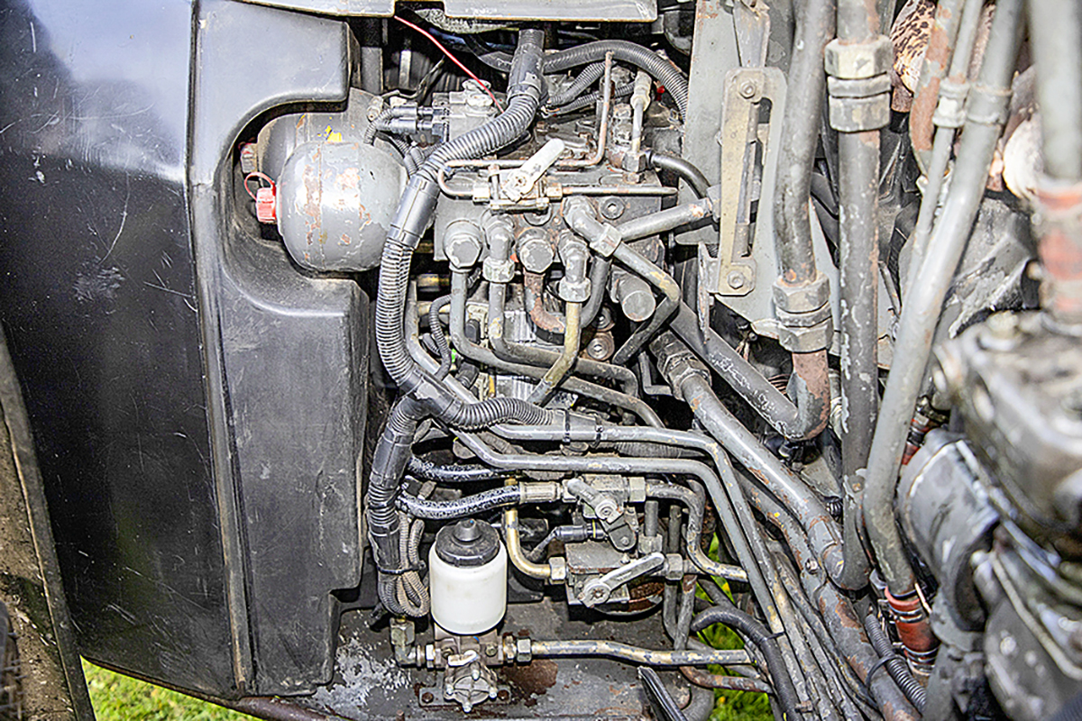 Fendt Favorit 900 Vario COM1 facelift: Frog-eyed... - Profi