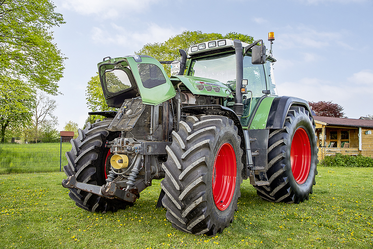 Fendt Favorit 900 Vario COM1 facelift: Frog-eyed... - Profi
