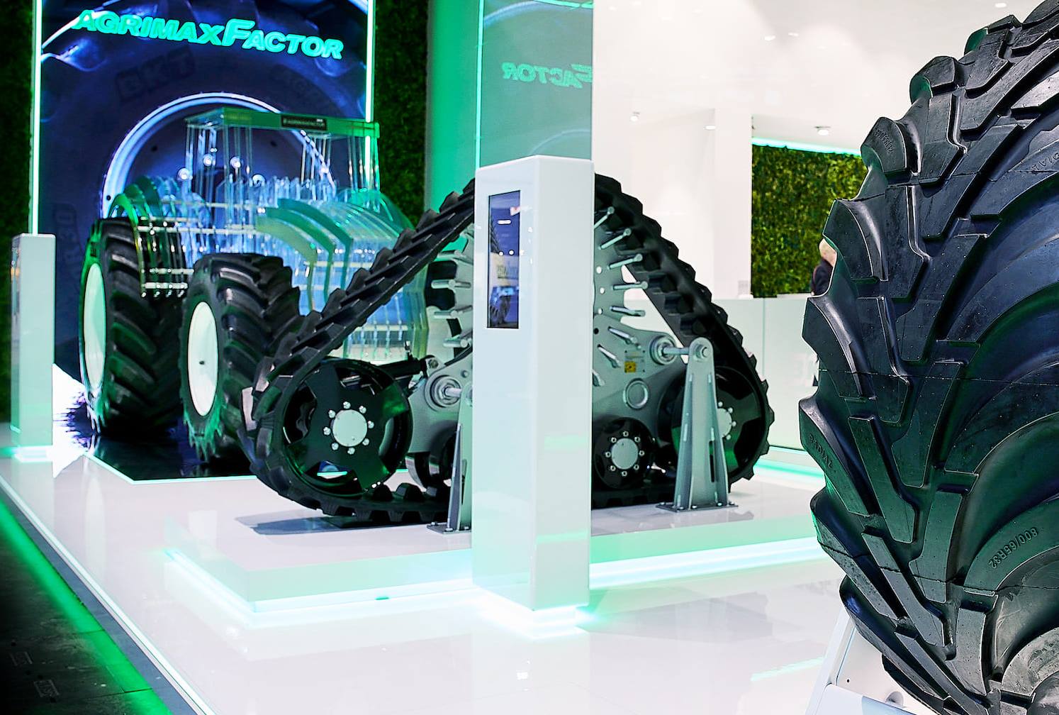 SIMA 2022: BKT’s first rubber track - Profi