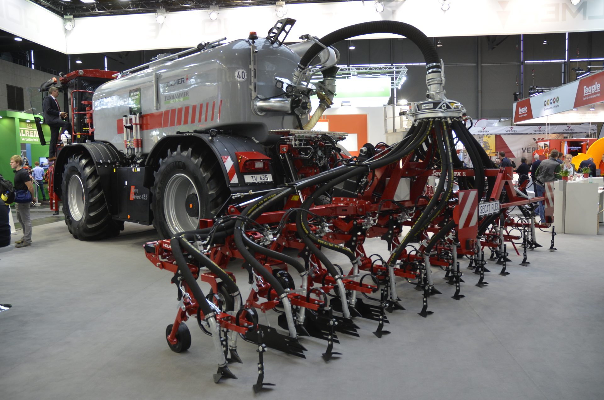 Holmer shows first slurry injector - Profi